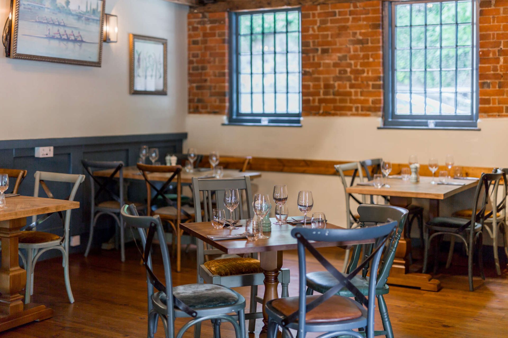 The Weyside | British riverside pub, situated by the river Wey in Guildford